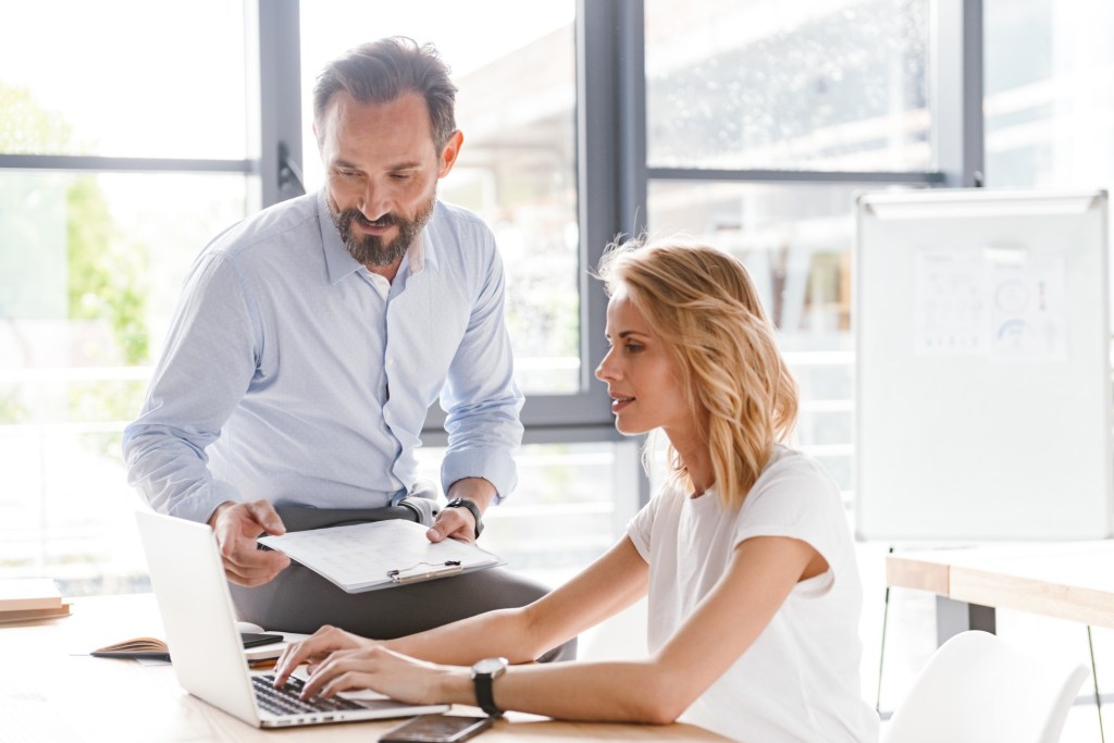 How to Craft Professional Out of Office Messages in 2026